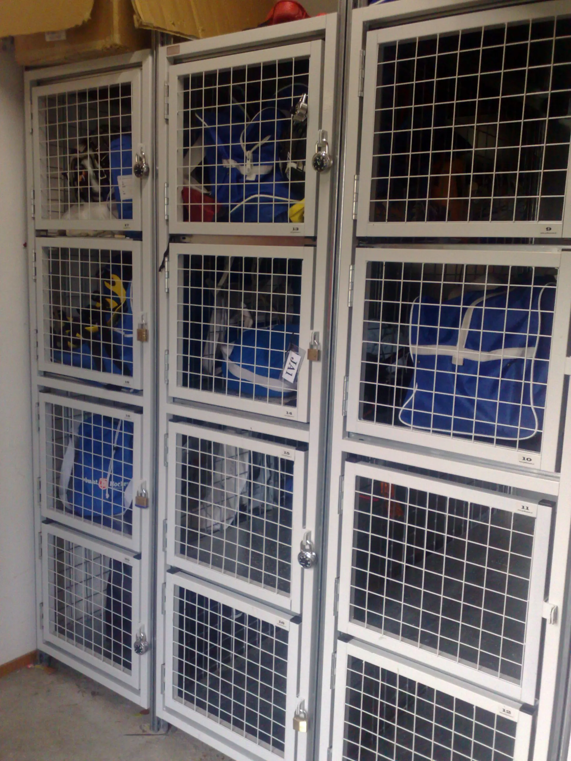 Bag lockers projects | Holland Sport Systems