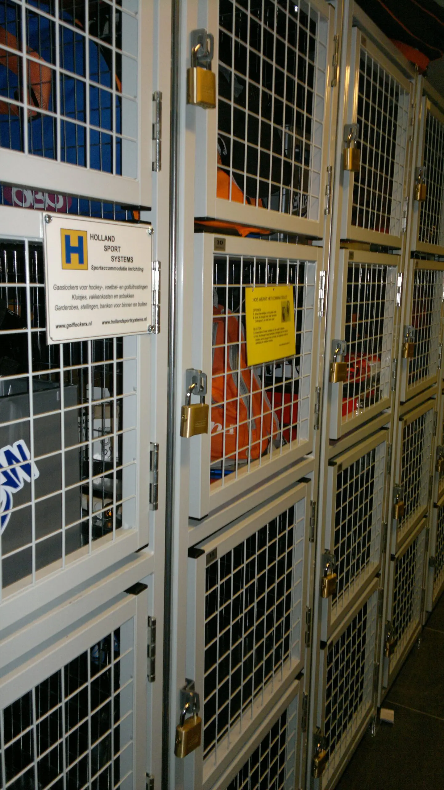 Bag lockers projects | Holland Sport Systems